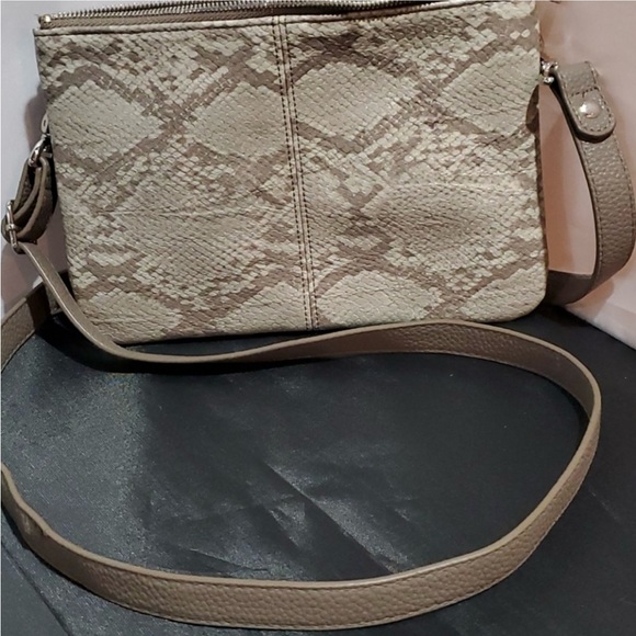 Jewell | Bags | Jewell By Thirtyone Crossbody Purse In Both Snakeskin ...